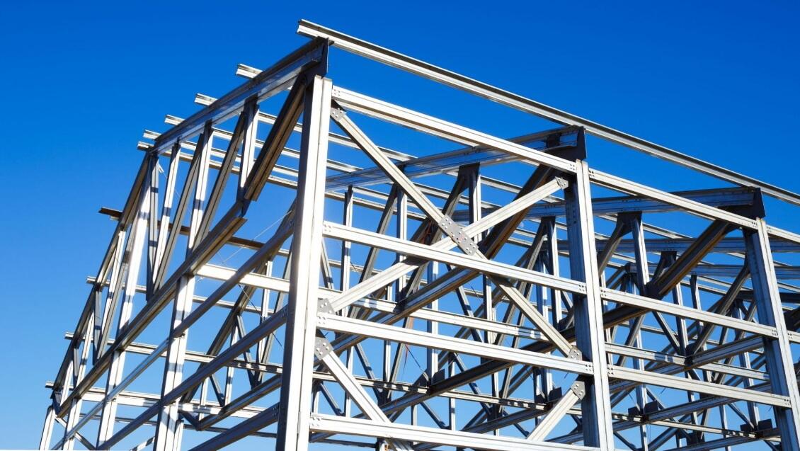 Arch. Metal vs. Structural Steel: Key Differences Explained