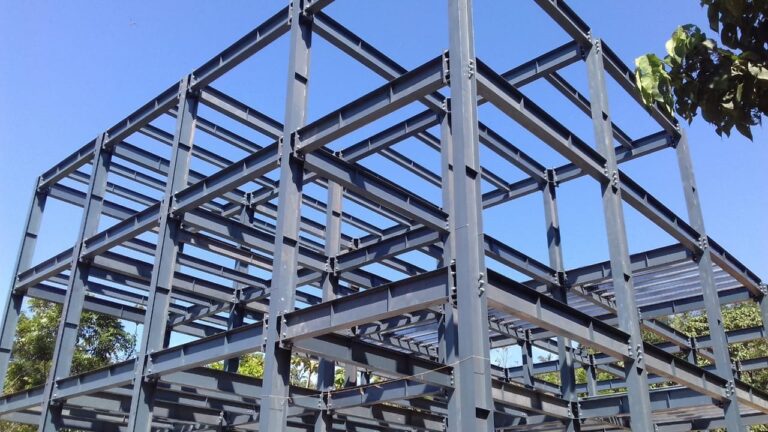 Arch. Metal vs. Structural Steel: Key Differences Explained